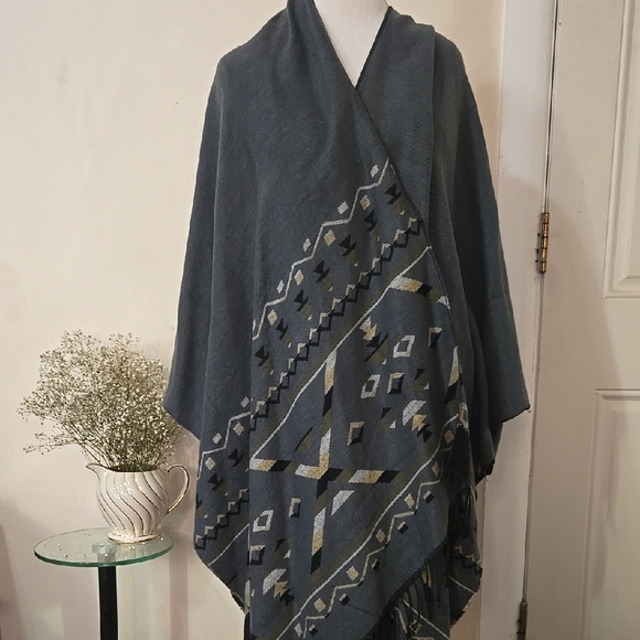 INDIGO THRE CO | Other | Indigo Thre Co Lgeometric Patterned Shawl In ...